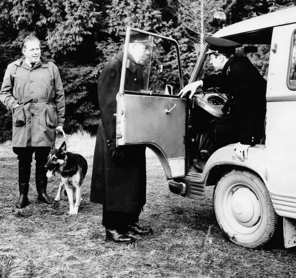 Betjent Laier - Nye & Gamle Fensmark